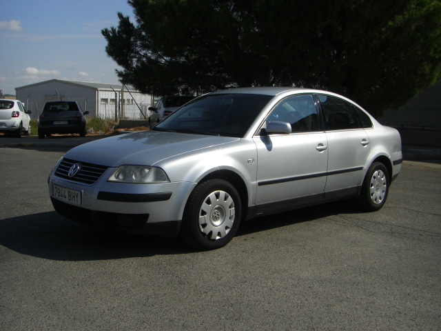 VOLKSWAGEN PASSAT 1.9 TDI 130CV